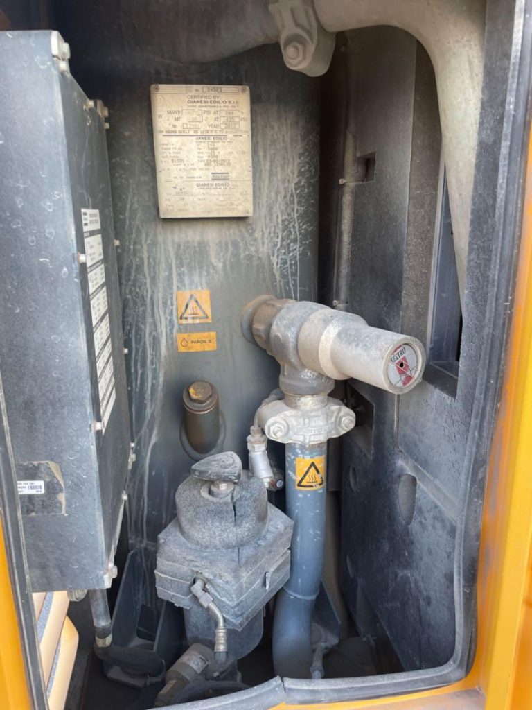 Atlas Copco XRVS 1000 Compressor | Drilling Equipment Resources